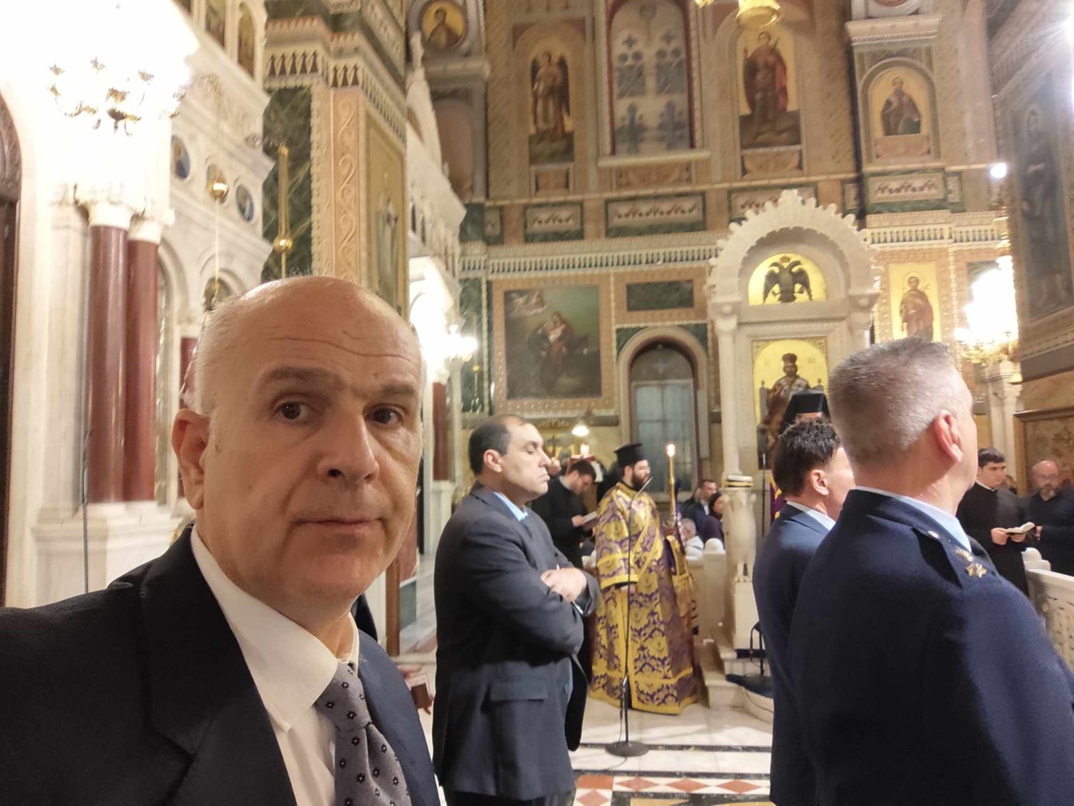 Ευλαβική προσευχή για τη Μεγάλη Πέμπτη στον Άγιο Νικόλαο Πειραιώς ...