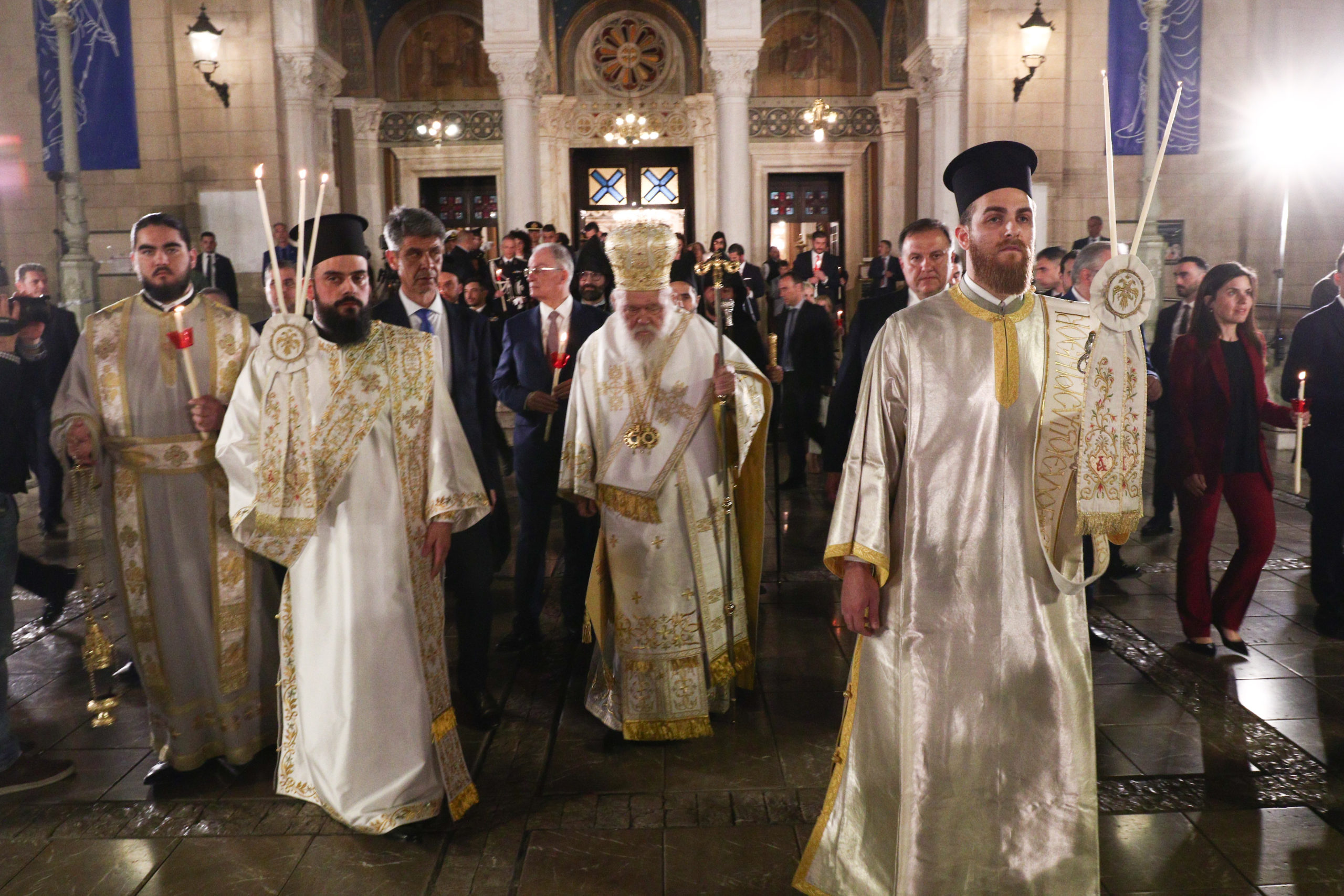 Η ακολουθία της Αναστάσεως στον Ιερό Μητροπολιτικό Ναό Αθηνών ...