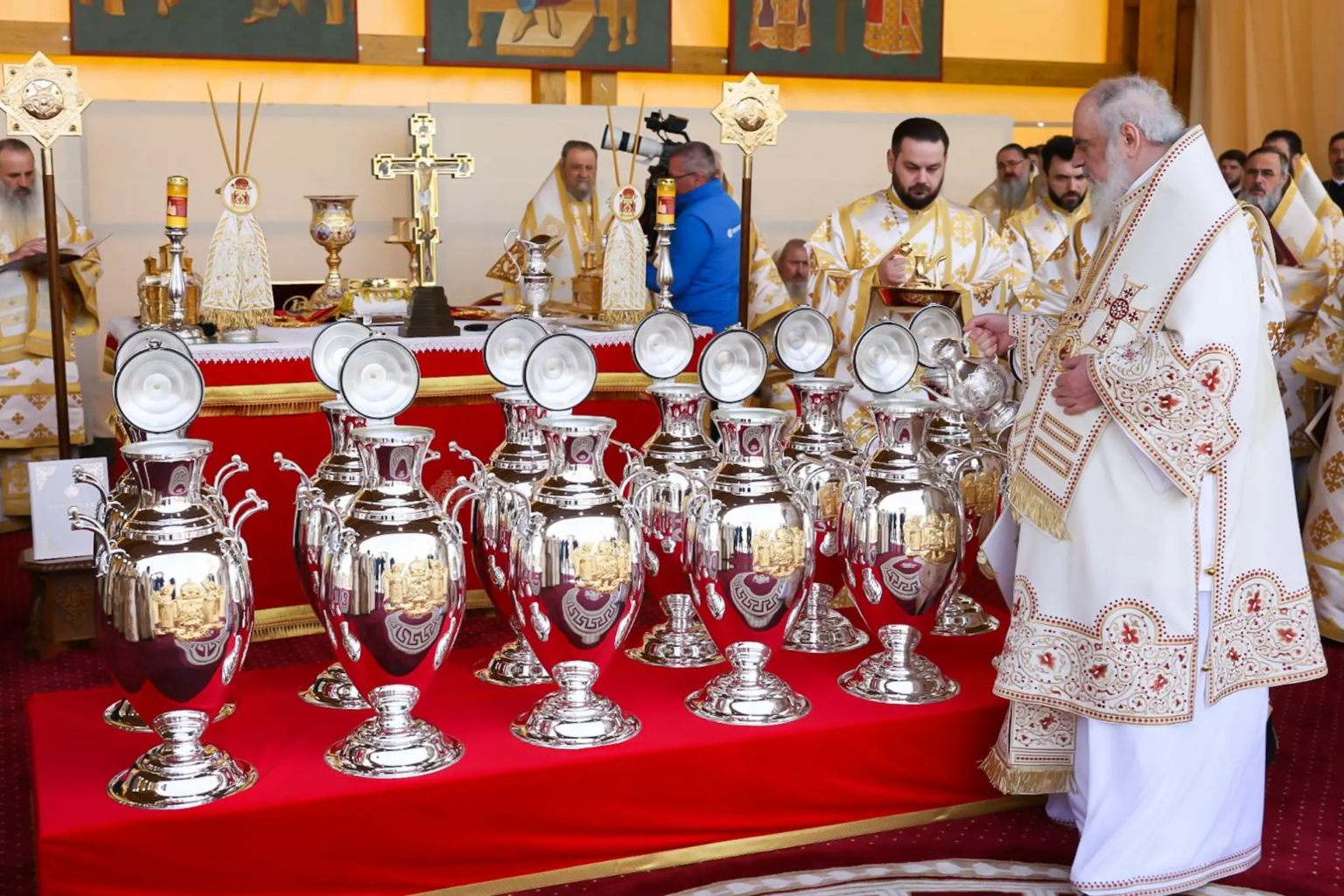 Ο Καθαγιασμός του Αγίου Μύρου στο Πατριαρχείο Ρουμανίας - Ορθοδοξία ...