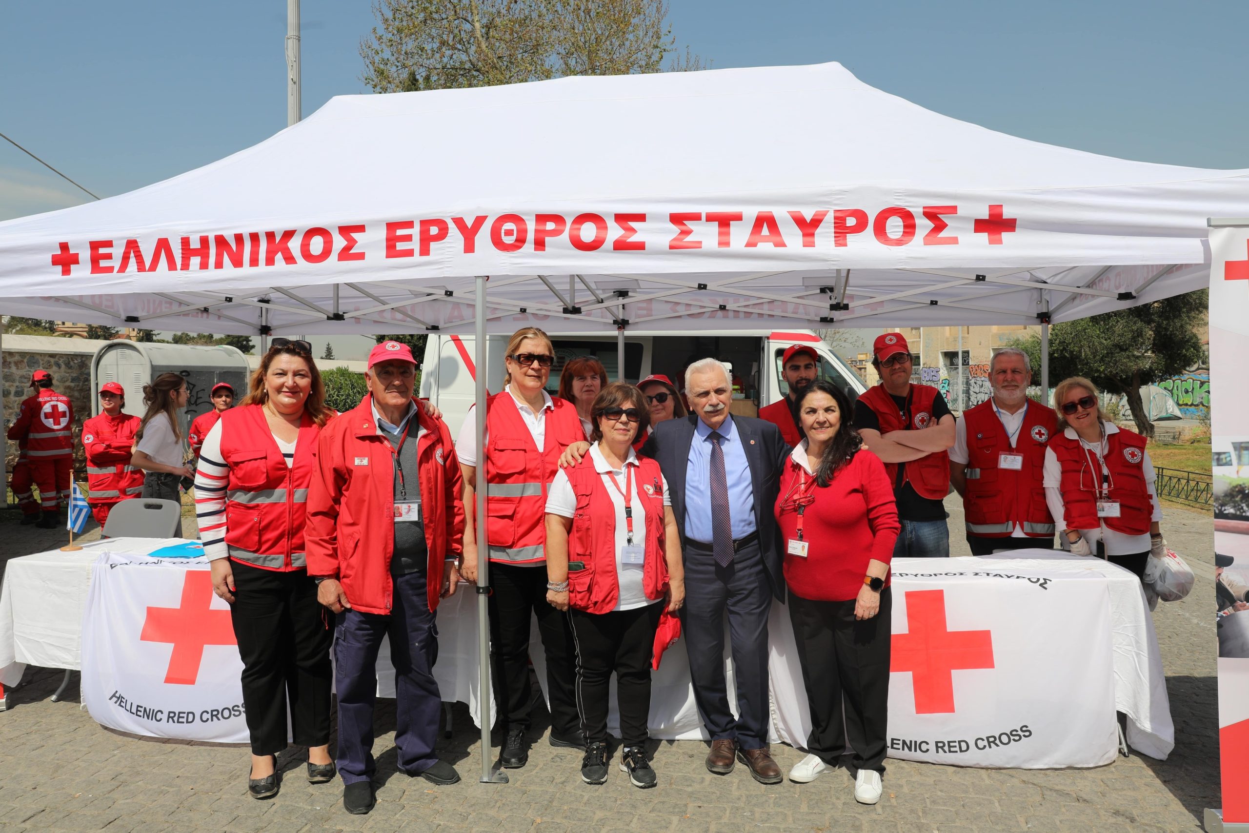 Ο Ελληνικός Ερυθρός Σταυρός ενίσχυσε τους αστέγους στο κέντρο της ...