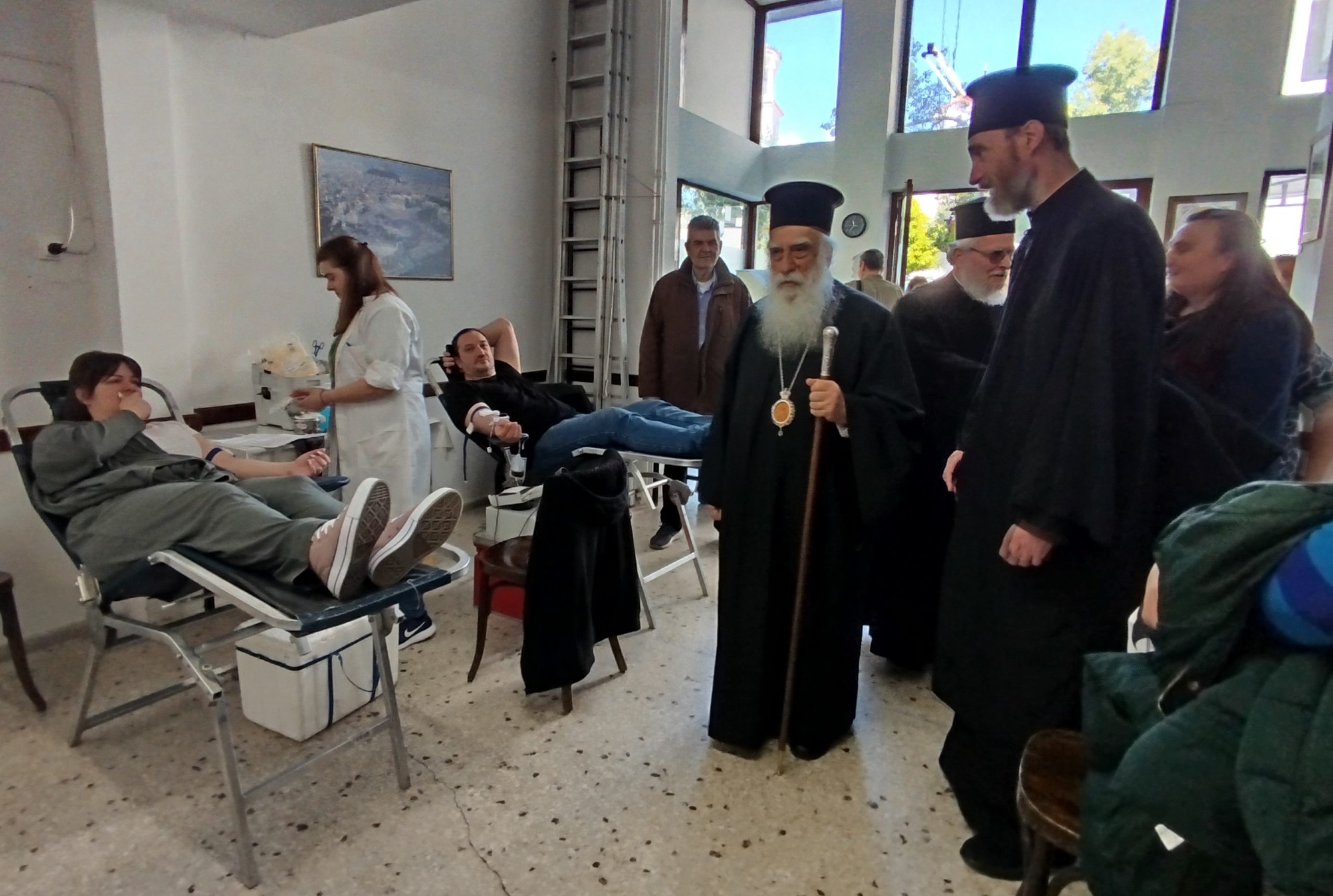 Ο Νέας Σμύρνης Συμεών στην αιμοδοσία του Ι.N. Αγίας Βαρβάρας Παλαιού ...