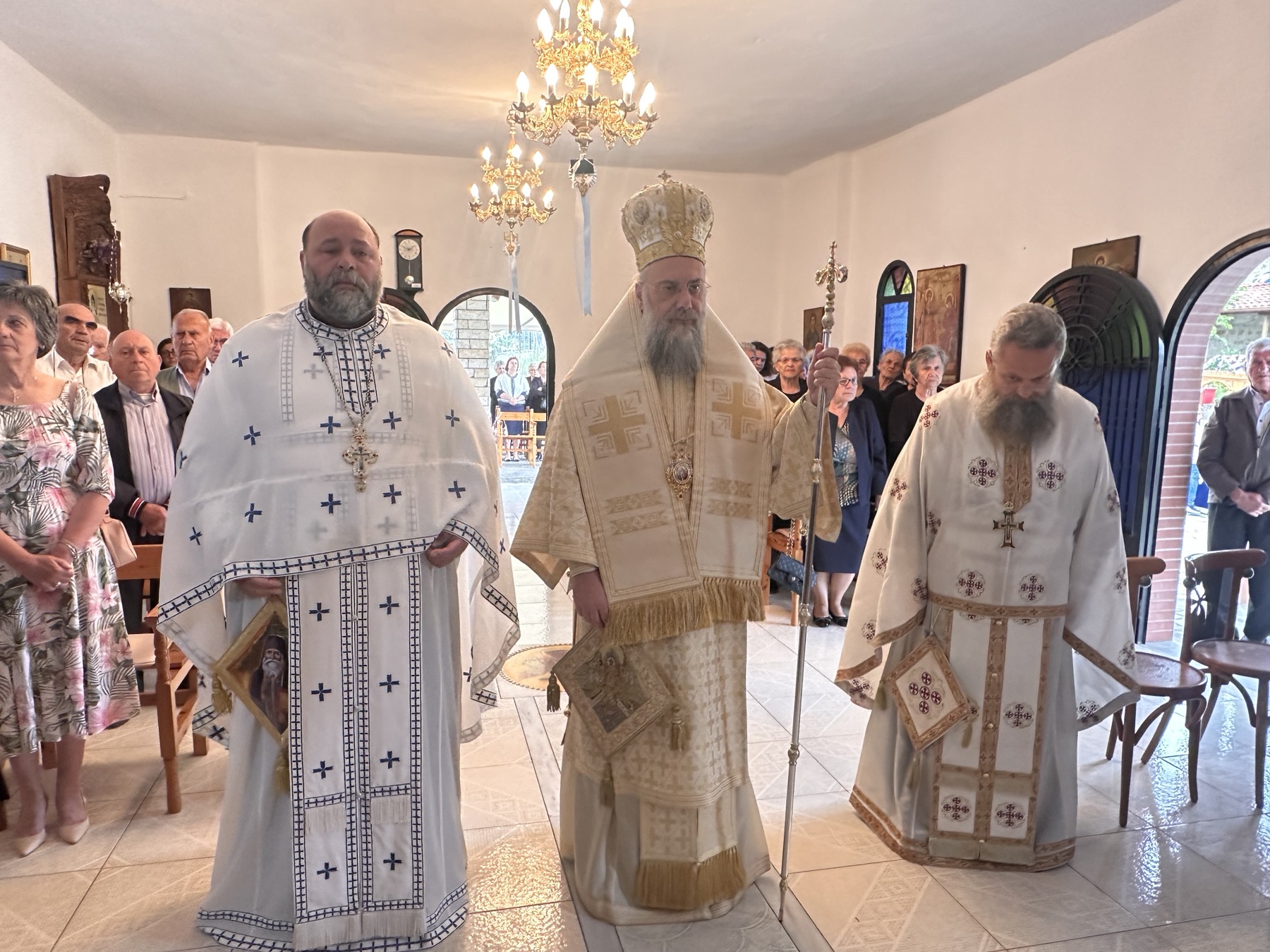 Ο Τρίκκης Χρυσόστομος στον πανηγυρίζοντα Ιερό Ναό Αγίου Φιλοθέου του εκ ...