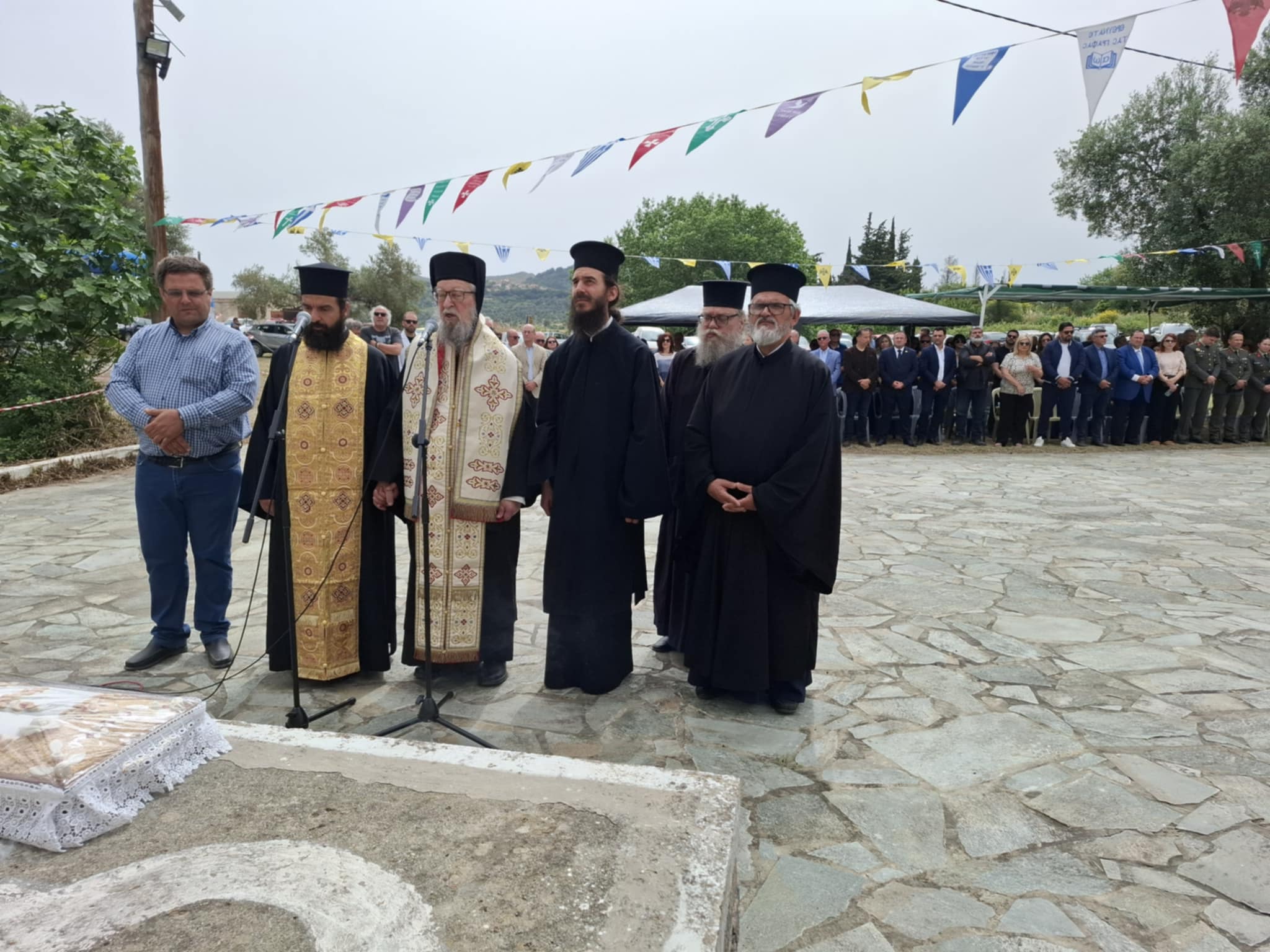 Επιμνημόσυνος Δέηση από τον Καρυστίας Σεραφείμ στο ηρωϊκό Κακολύρι ...