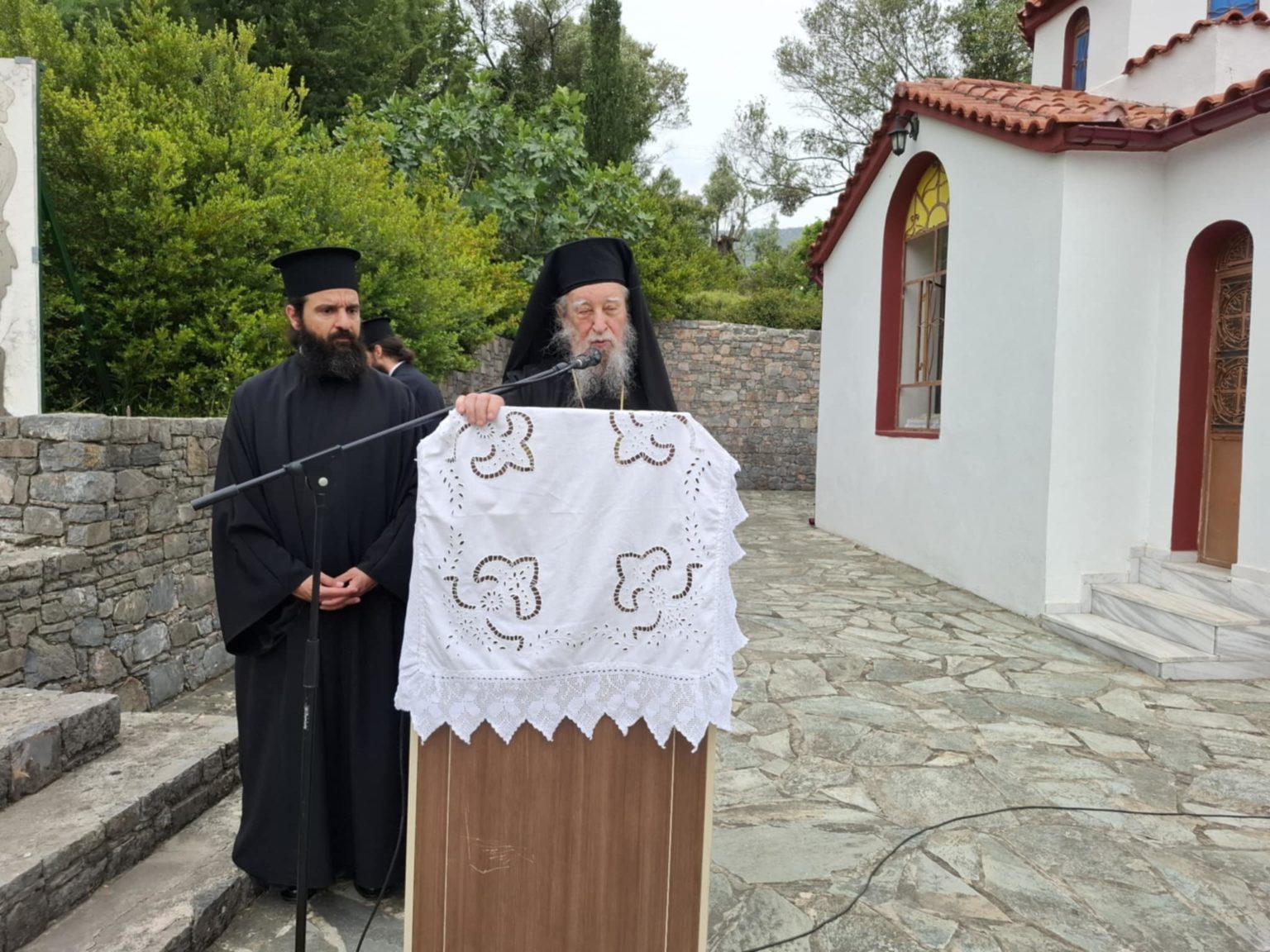 Επιμνημόσυνος Δέηση από τον Καρυστίας Σεραφείμ στο ηρωϊκό Κακολύρι ...