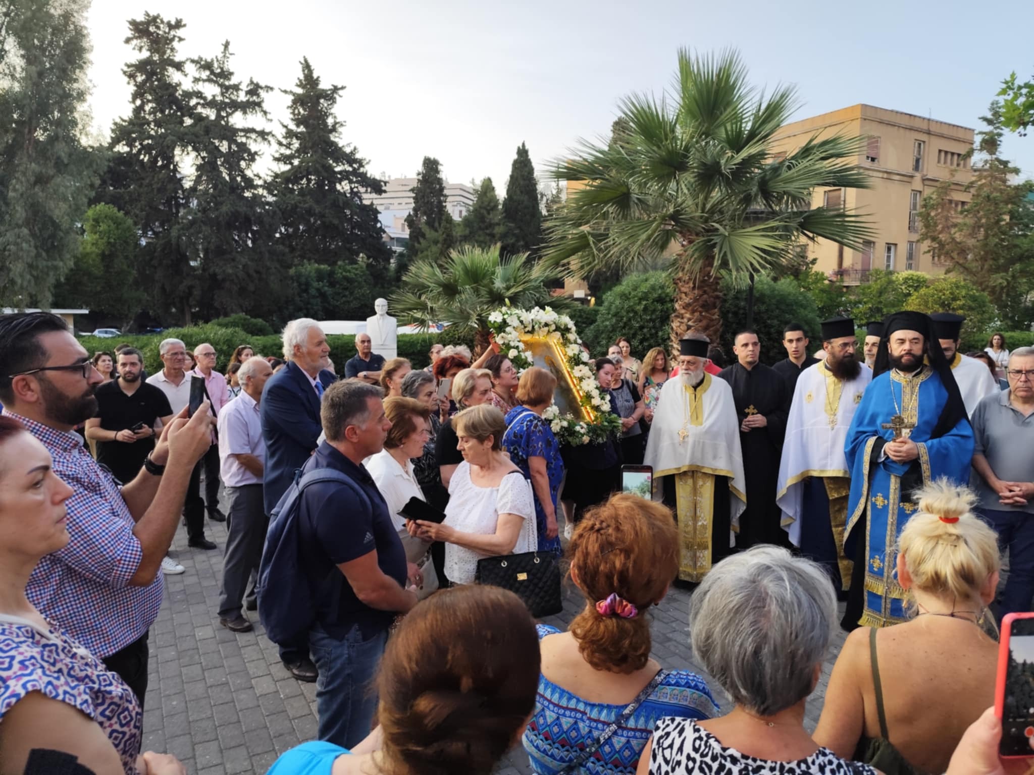 Άφατη συγκίνηση, για την εορτή του Αγίου Πνεύματος, στην Αγία Τριάδα ...