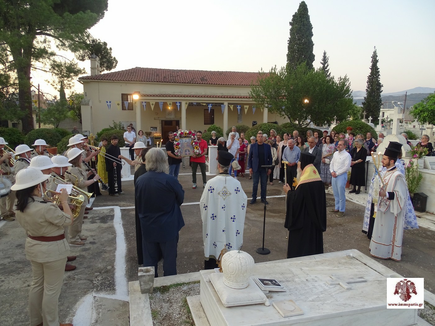 Λιτάνευση της Εικόνας της Πεντηκοστής στο Α' Κοιμητήριο Σπάρτης ...