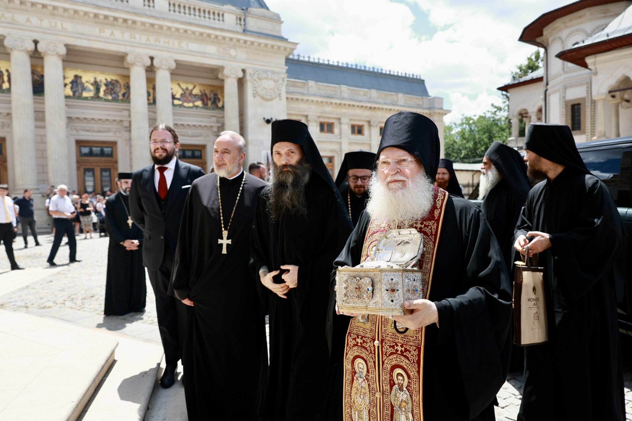 Η υποδοχή της Τιμίας Κάρας του Αγίου Ιωάννου του Χρυσοστόμου στο ...