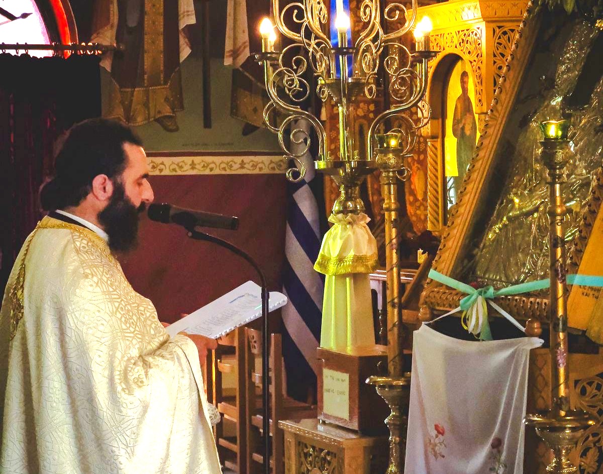 Χαιρετισμοί έμπροσθεν της Ιερας Εικονος της Παναγίας Ξενιάς στον Ι.Ν ...