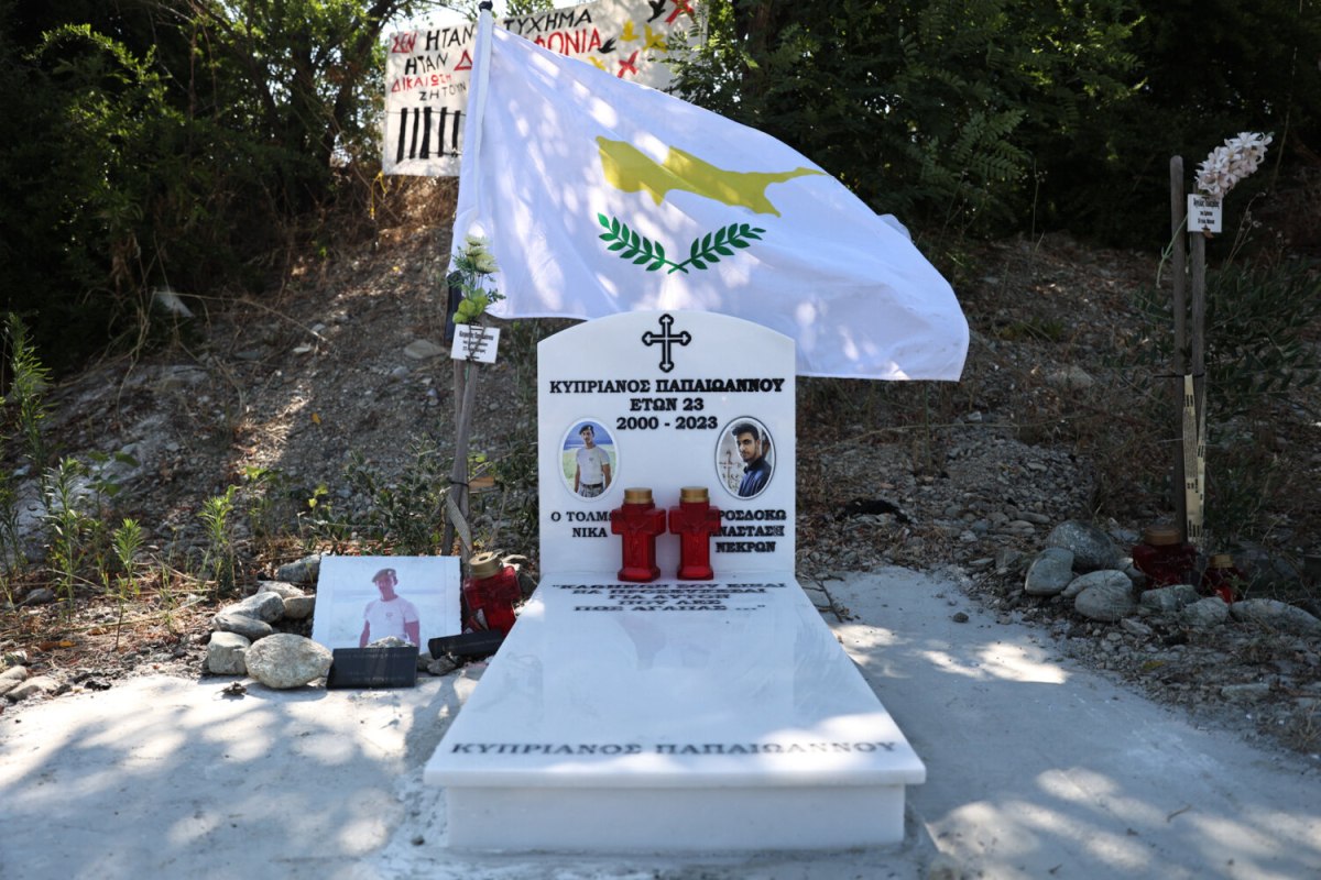 Τρισάγιο για τα 57 θύματα στον τόπο της σιδηροδρομικής Τραγωδίας στα ...