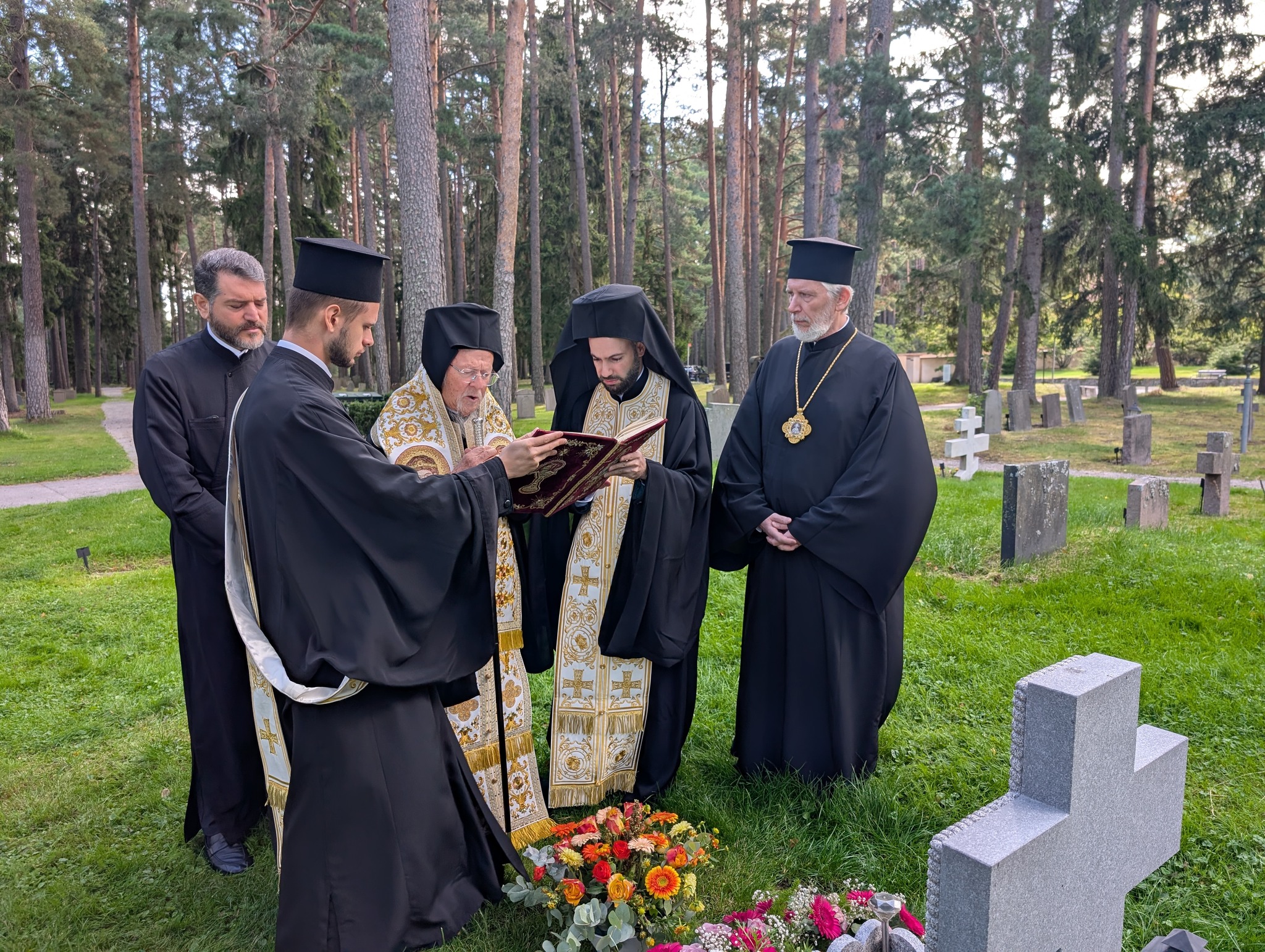 Πατριαρχικό Τρισάγιο στον τάφο του μακαριστού Μητροπολίτου πρώην ...
