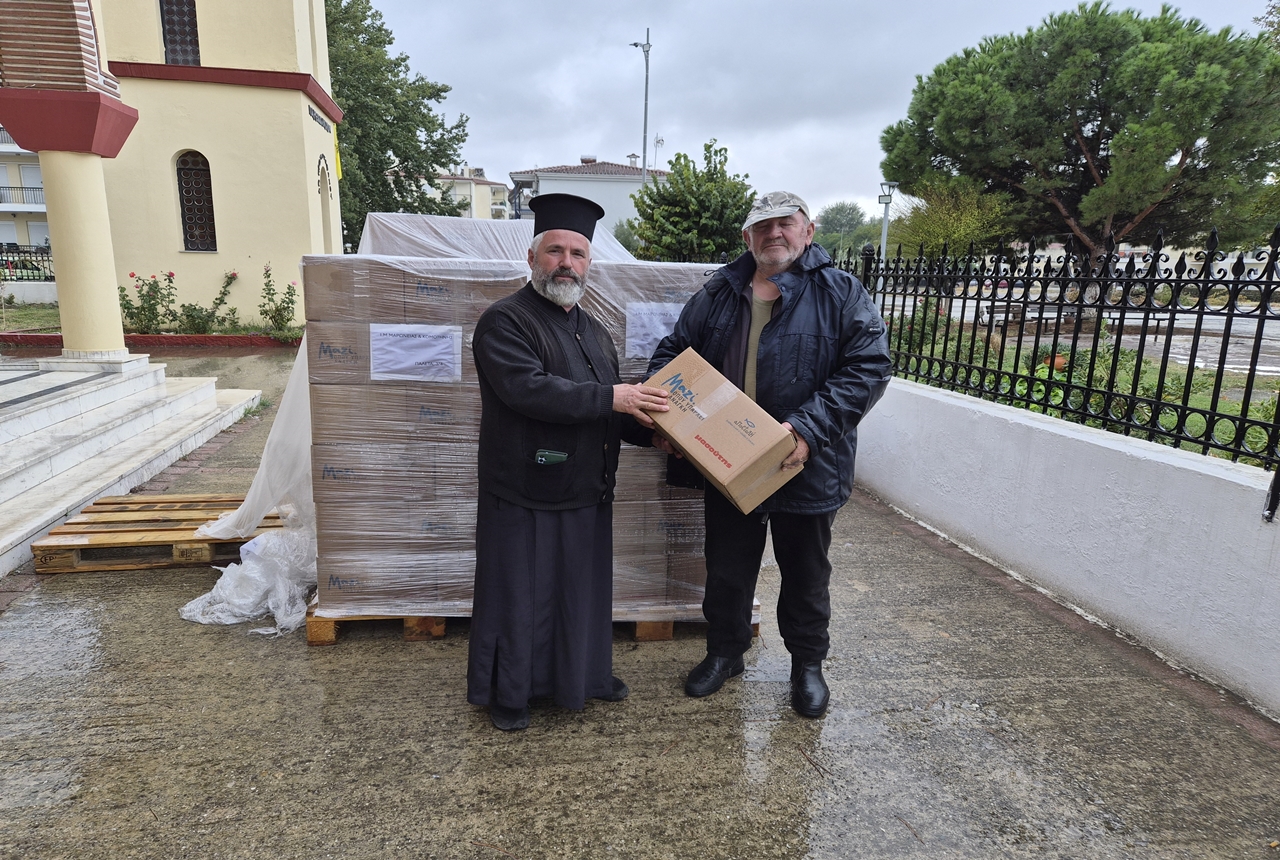 Διανομή δεμάτων - τροφίμων από την Ιερά Μητρόπολη Μαρωνείας - Ορθοδοξία ...