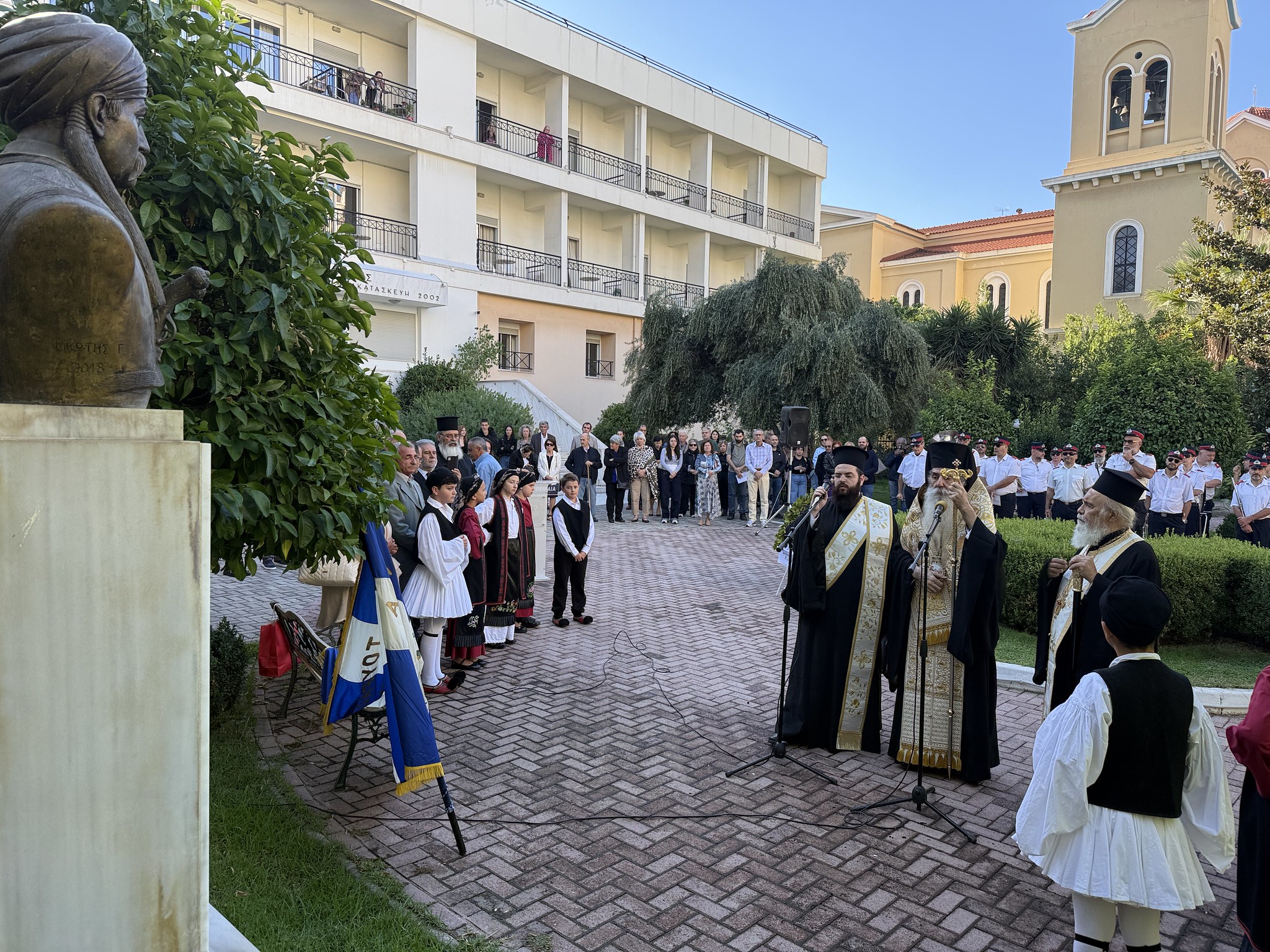 Επιμνημόσυνη δέηση για τον Στρατηγό Νικηταρά τέλεσε ο Μητροπολίτης ...