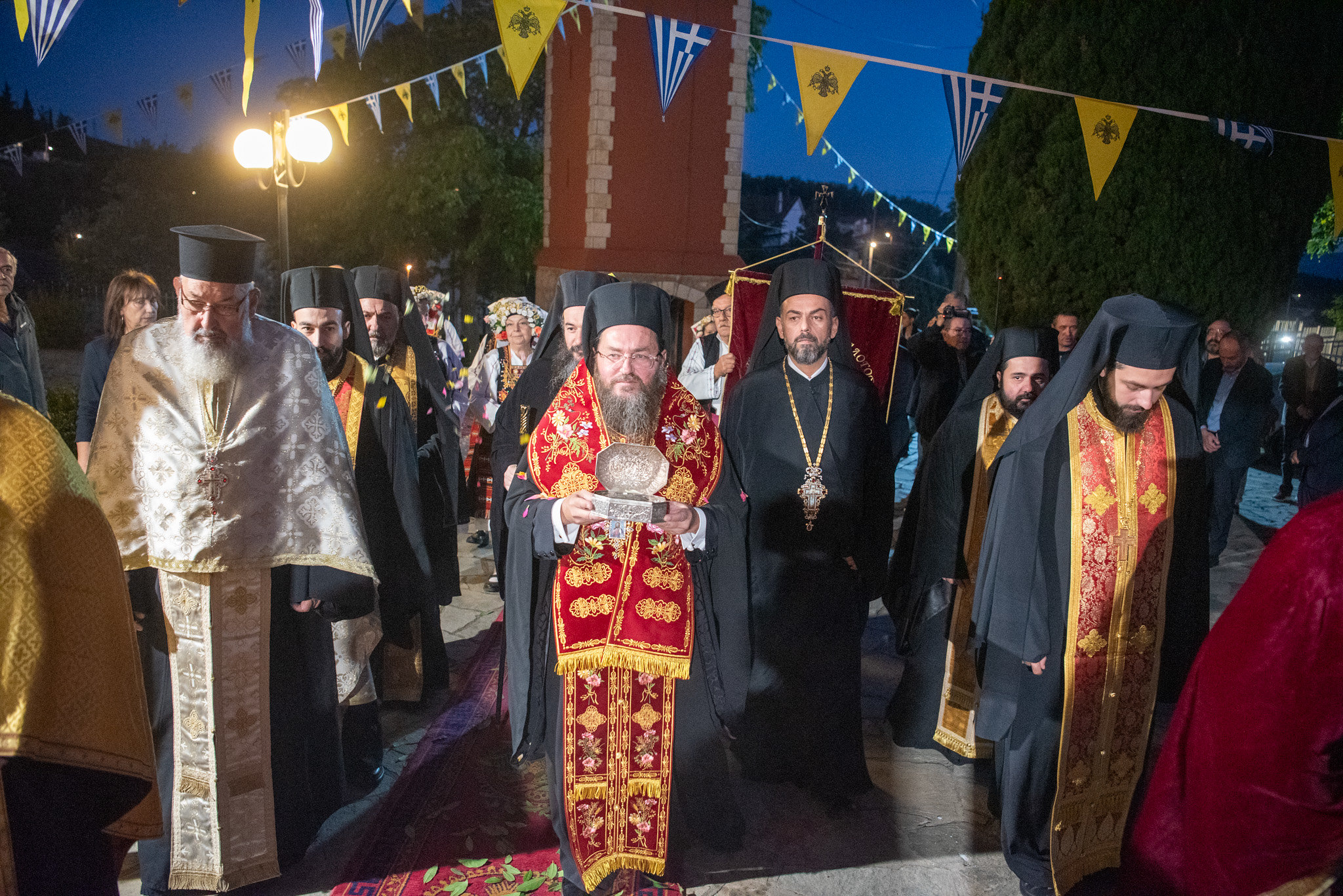 Υποδοχή Ιερού Λειψάνου του Αγίου Παντελεήμονος στις Μάνδρες Κιλκίς ...