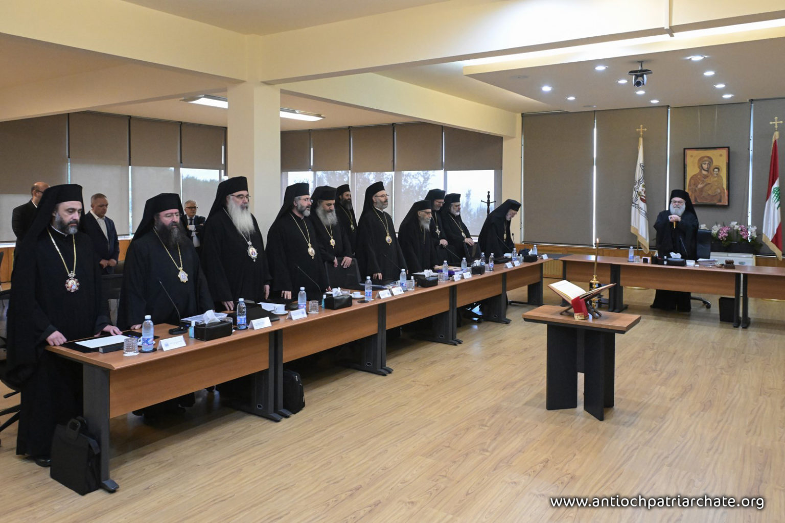 Πολιτική και οικονομία απασχόλησαν τις εργασίες της Ιεράς Συνόδου του ...