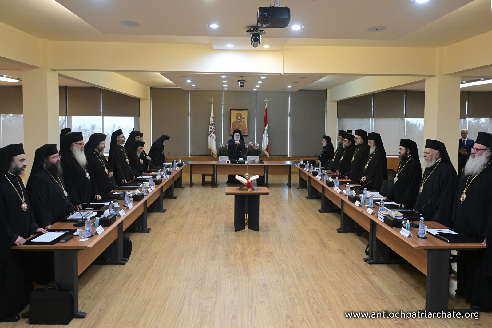 Πολιτική και οικονομία απασχόλησαν τις εργασίες της Ιεράς Συνόδου του ...