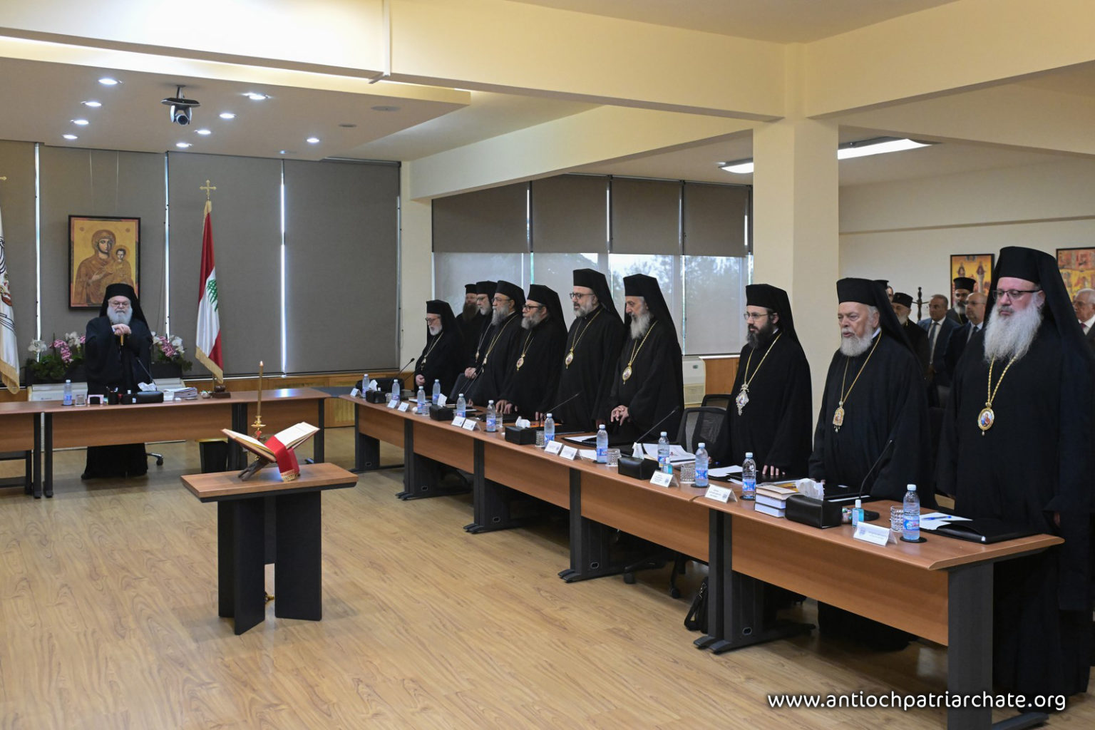 Πολιτική και οικονομία απασχόλησαν τις εργασίες της Ιεράς Συνόδου του ...