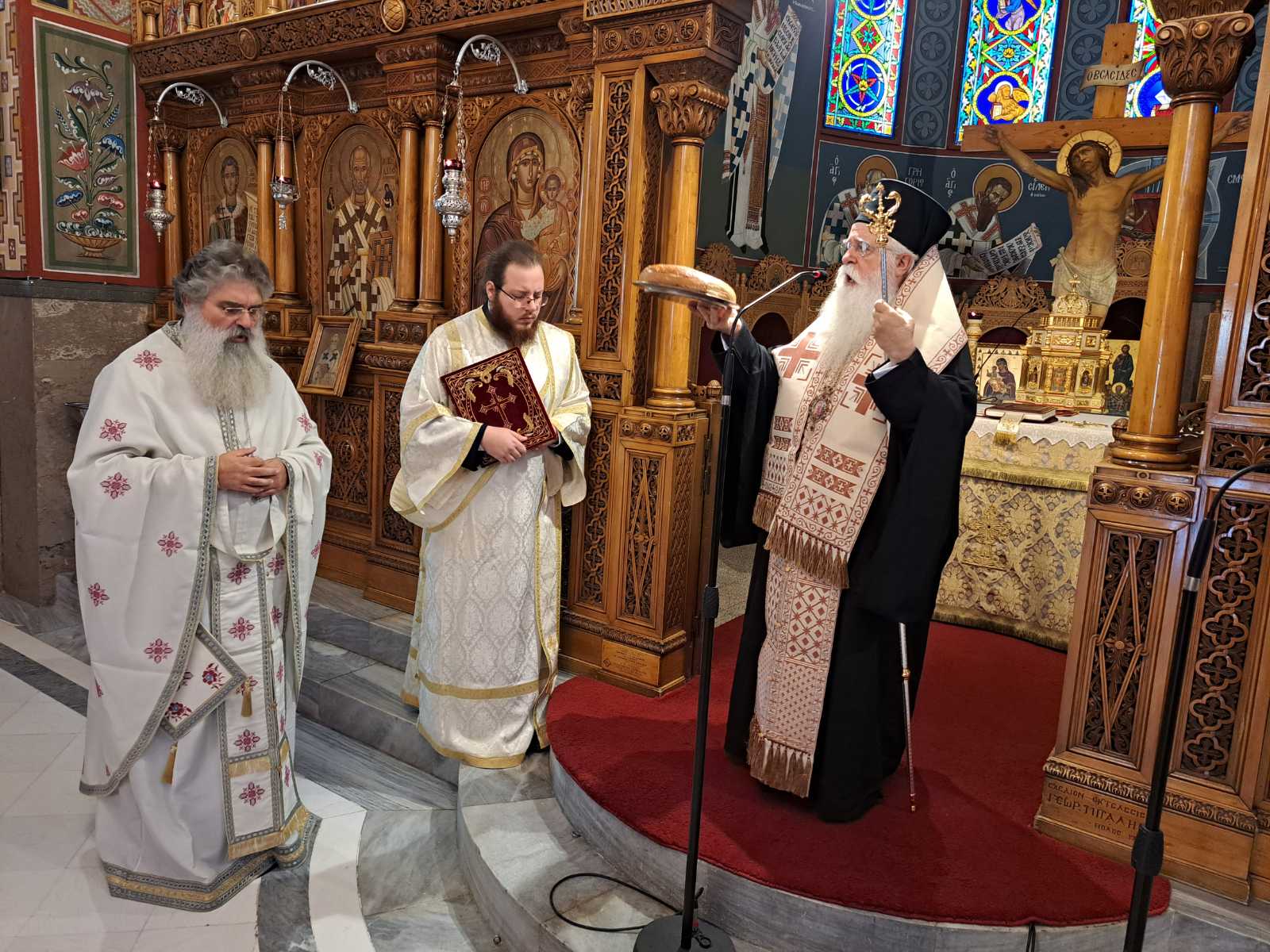 Αρτοκλασία για τα μέλη του Συμβολαιογραφικού Συλλόγου Εφετείου Λαρίσης ...