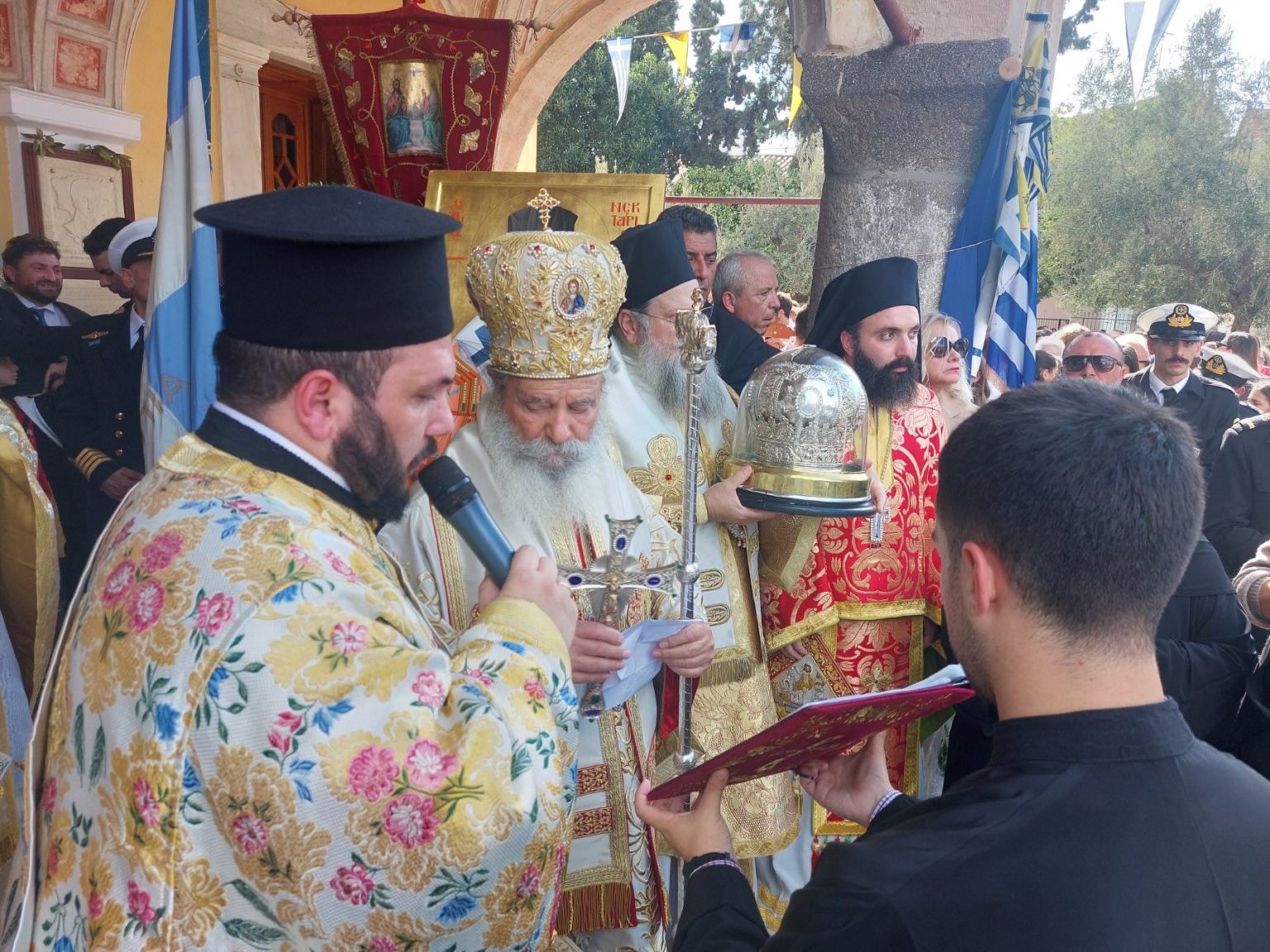 Με λαμπρότητα η πανήγυρη του Αγίου Νεκταρίου στην Αίγινα - Ορθοδοξία ...