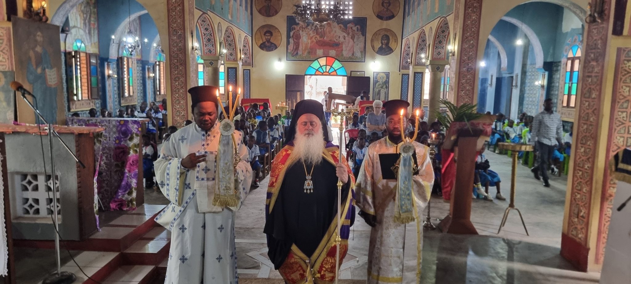 Ο Μητροπολίτης Κινσάσας στην πανηγυρίζουσα Ενορία του Αγίου Ιωάννου του ...