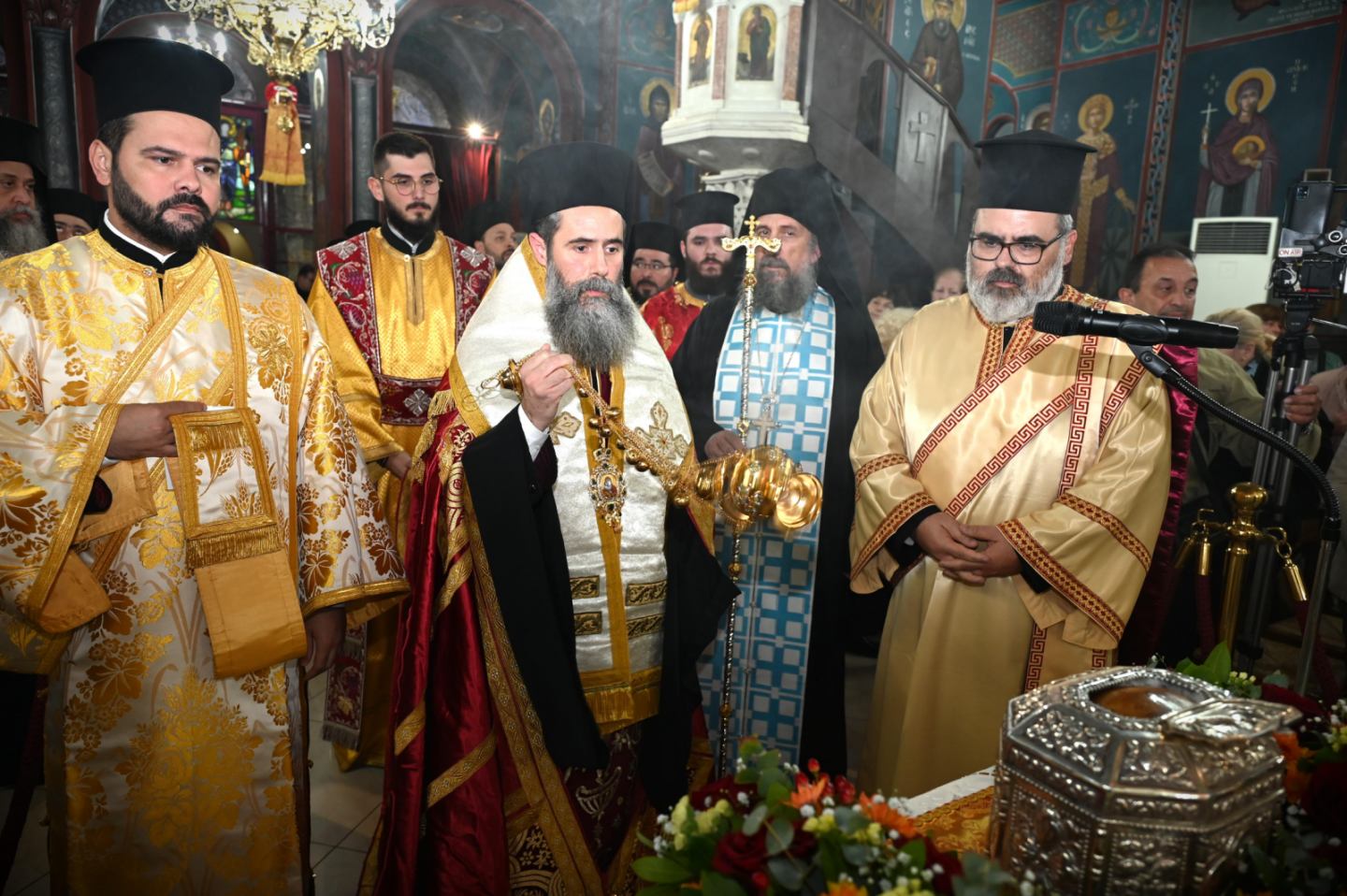 Η υποδοχή της Τιμίας Κάρας του Αγίου Παντελεήμονος στον ομώνυμο Ναό ...