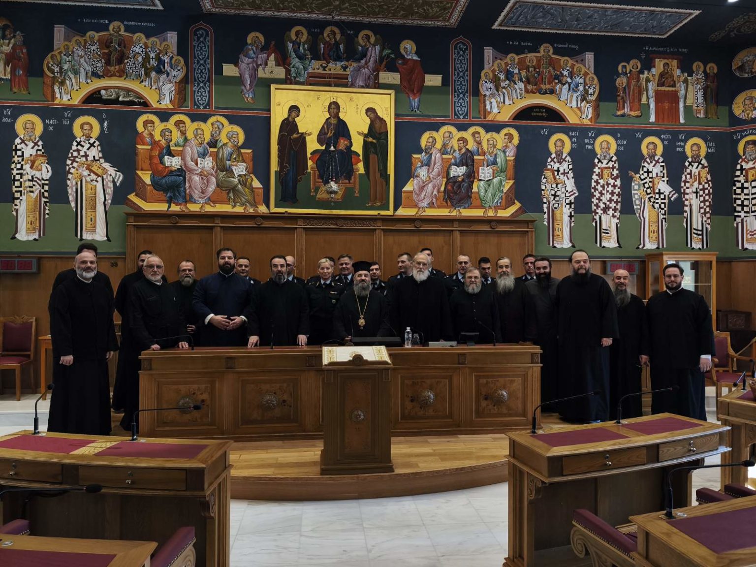 Χορωδίες έψαλαν τα κάλαντα στην Ιερά Σύνοδο της Εκκλησίας της Ελλάδος ...