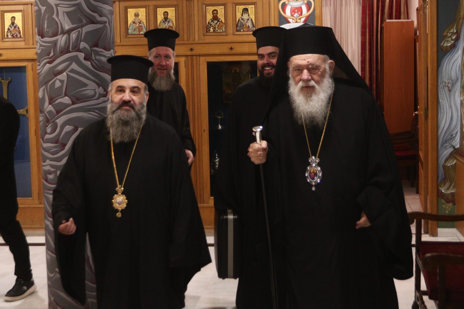 Ιερά Σύνοδος: Η κοπή της Πρωτοχρονιάτικης πίτας και η ευχή του ...
