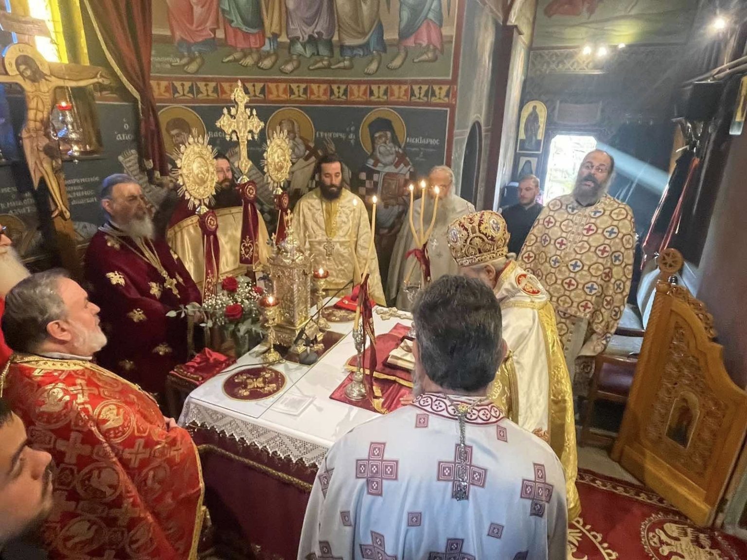 Ο Μητροπολίτης Εφραίμ στην εορτάζουσα ενορία του Αγίου Αποστόλου ...