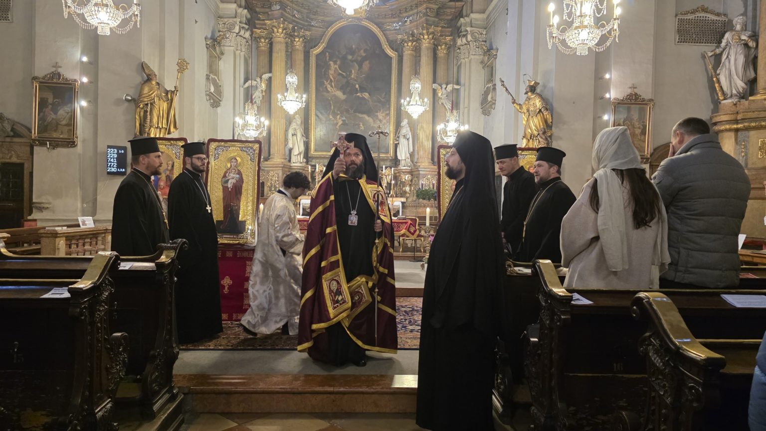 Δισαρχιερατική Θεία Λειτουργία στην Ουκρανόφωνη Ενορία Αγίου Βλαδιμήρου ...