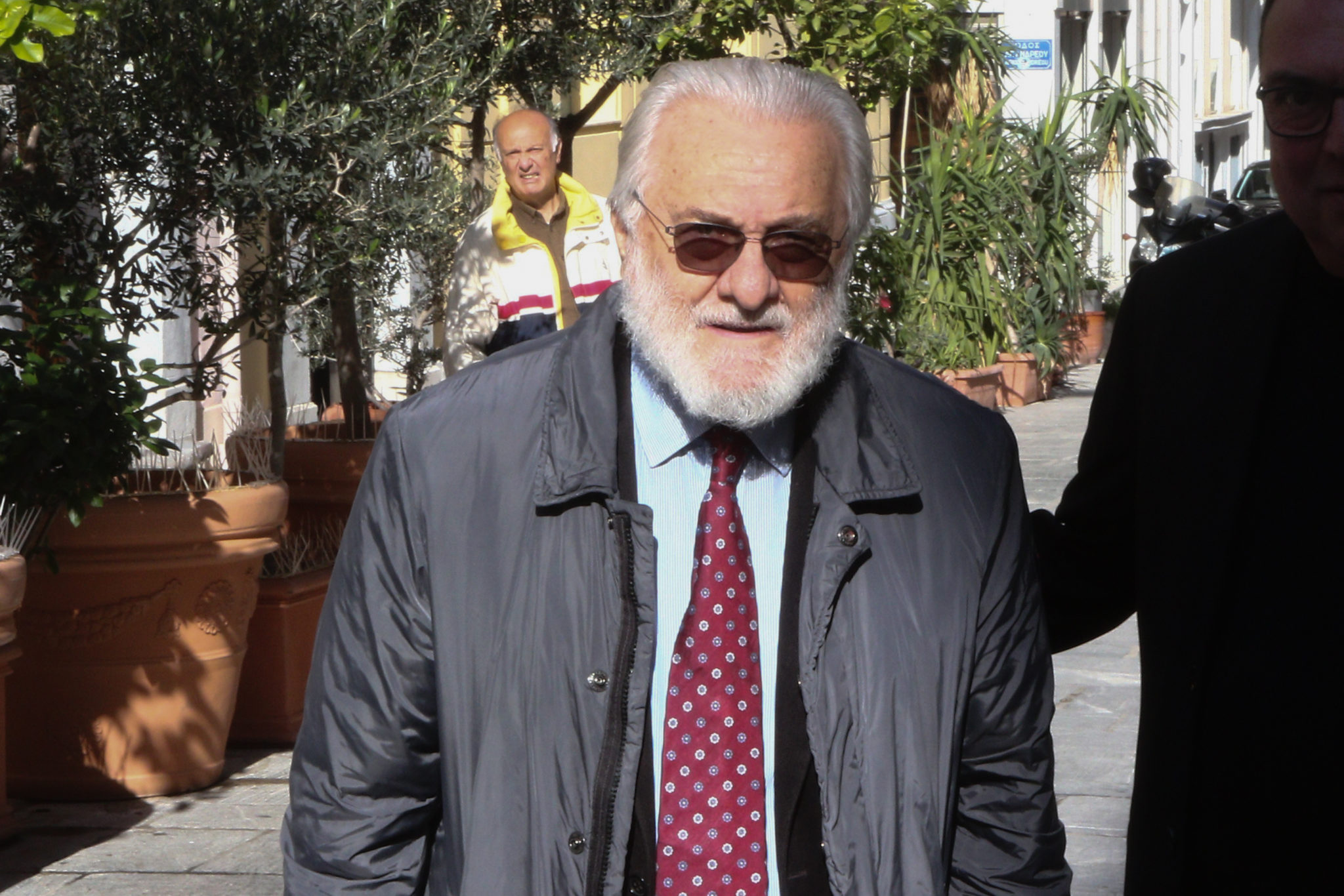 Ο Αρχιεπίσκοπος Ιερώνυμος συναντήθηκε με τον σκηνοθέτη της ταινίας ...
