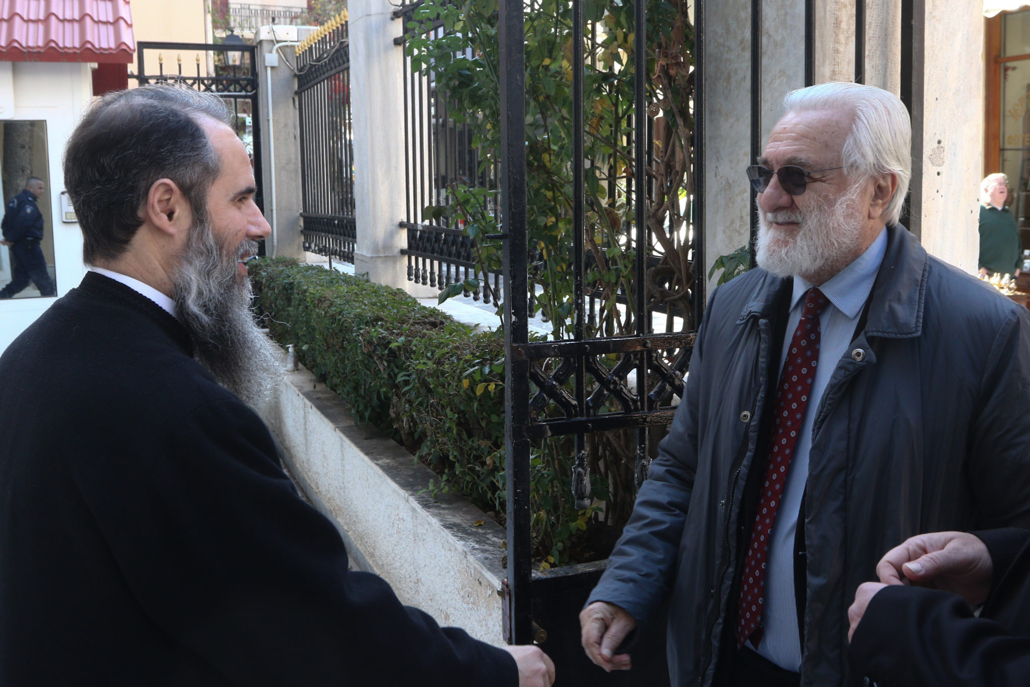 Ο Αρχιεπίσκοπος Ιερώνυμος συναντήθηκε με τον σκηνοθέτη της ταινίας ...