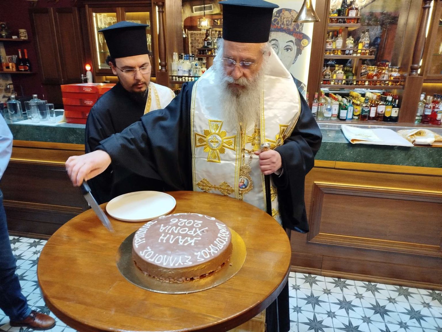 Κοπή βασιλόπιτας στα γραφεία της Ιεράς Μητροπόλεως Μαντινείας ...